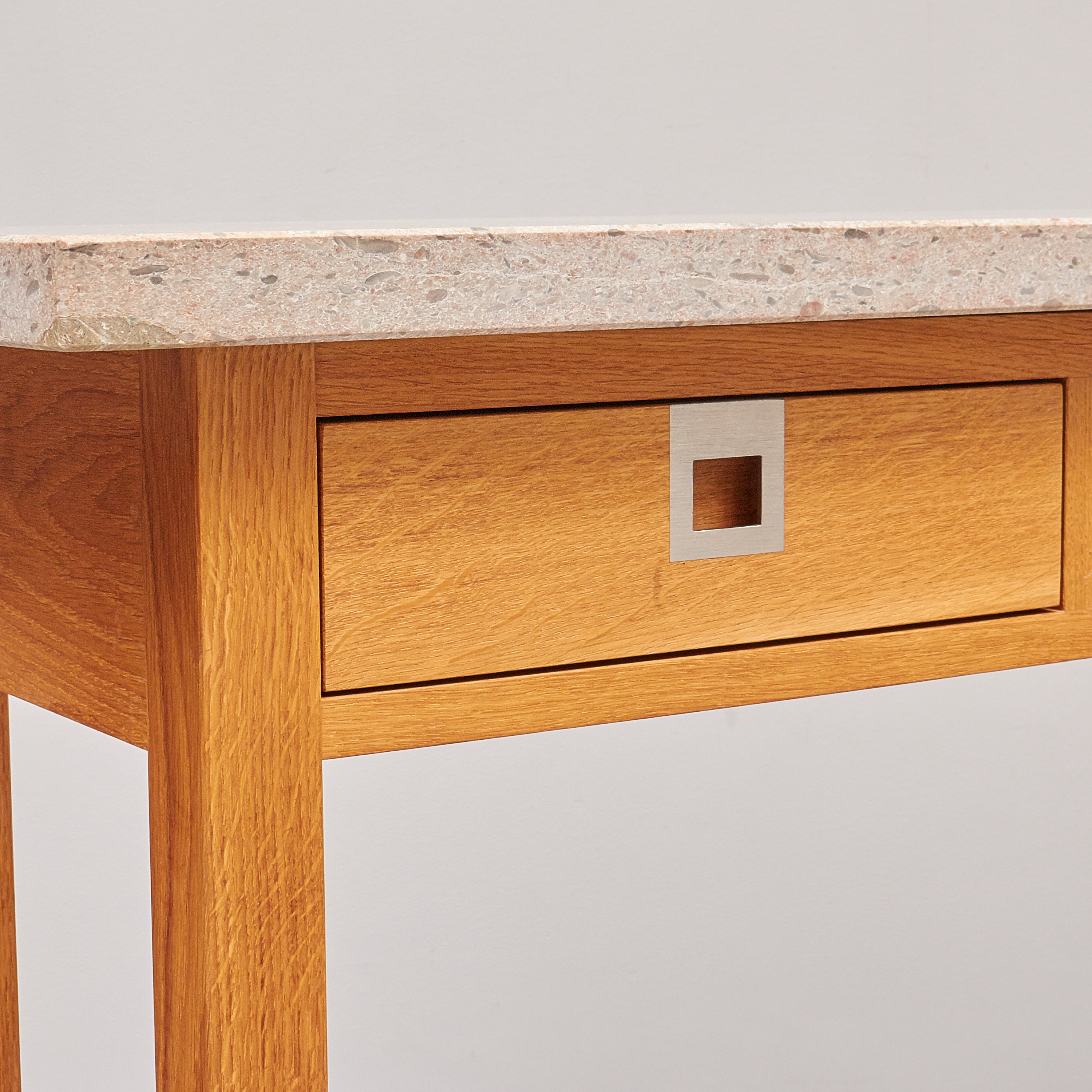 Sideboard, GAD, Ardre, ek, skiva av kalksten, lådor med inslipade beslag i rostfritt stål, längd ...